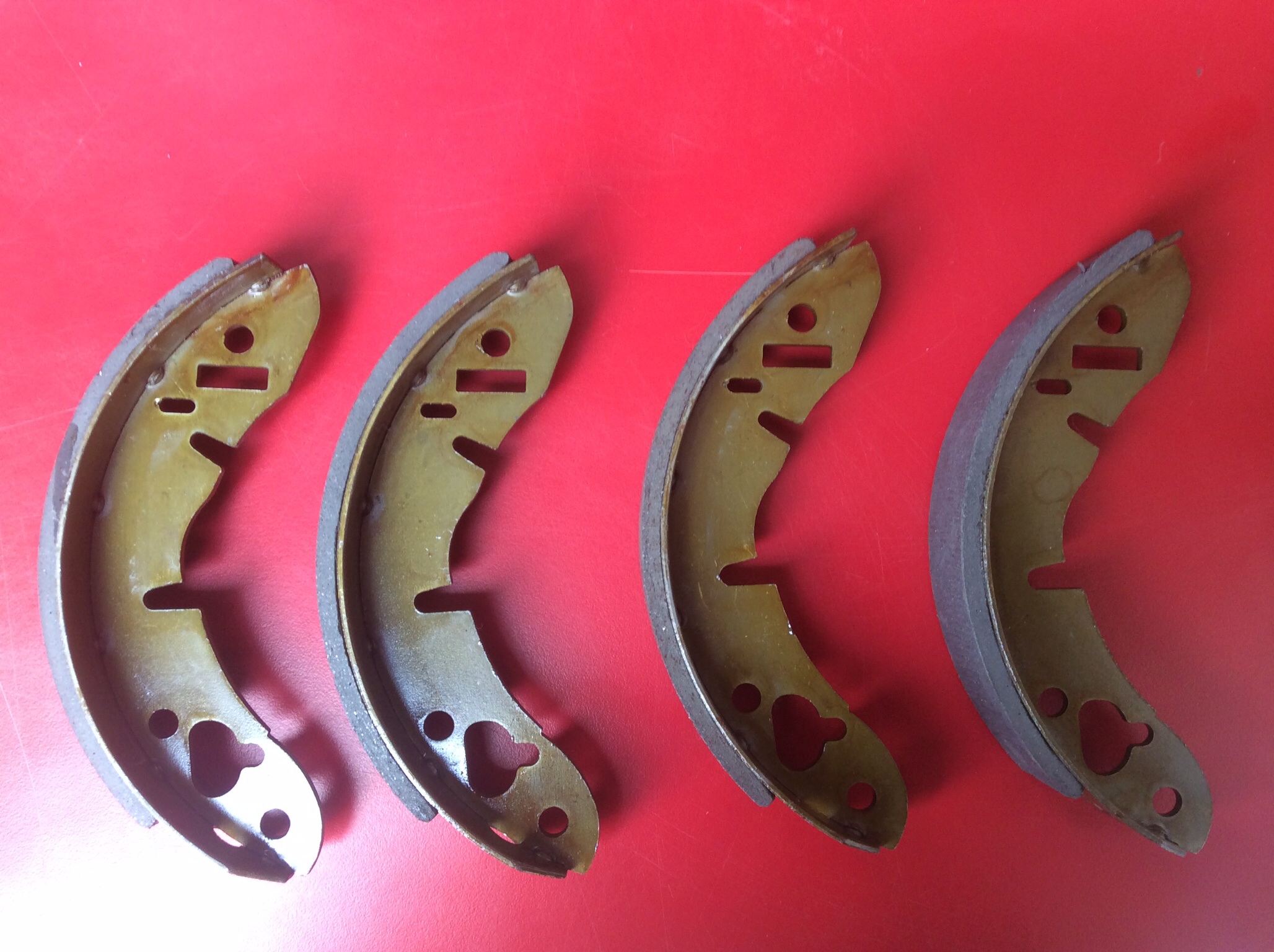 GBS834 CLASSIC MINI. REAR BRAKE SHOE SET (4) | RetroSpares