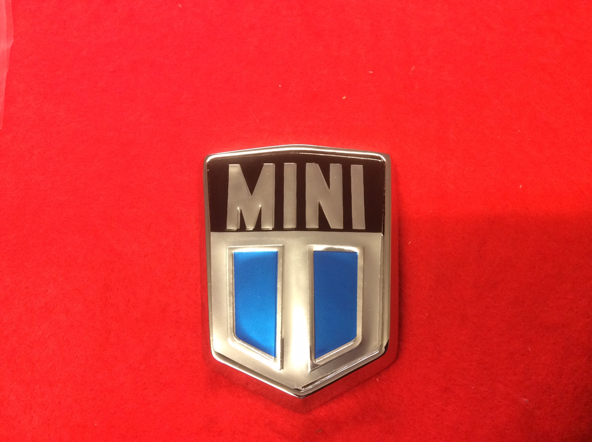 CZH1305 CLASSIC MINI MK3 BLUE FRONT BADGE | RetroSpares